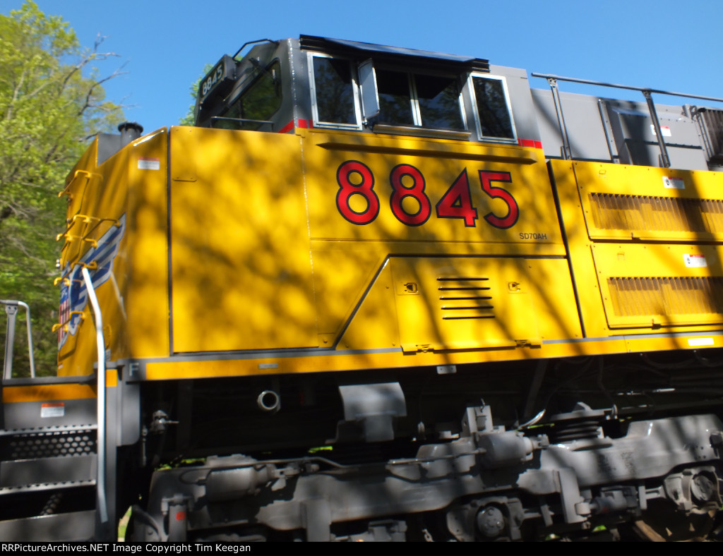 UP 8845 SD70AH
